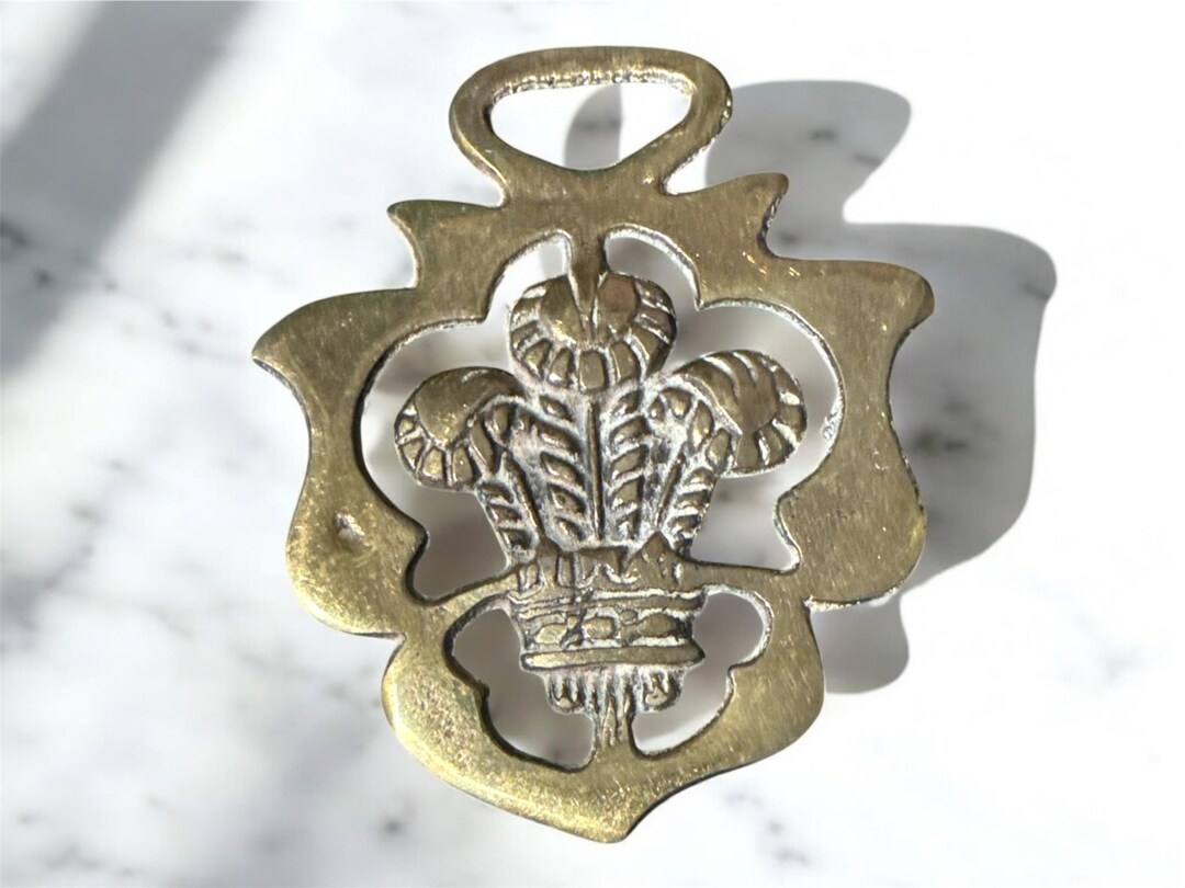 Vintage Horse Brass Prince of Wales 3 Plumes ECU - Etsy