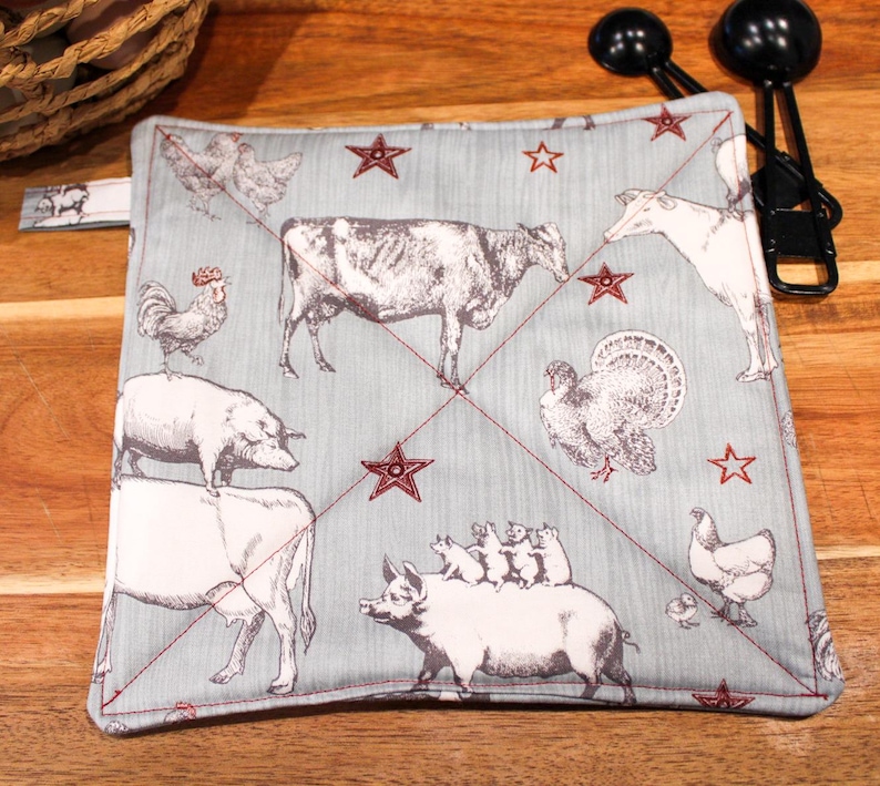 Farm Animal Toile Potholder – Quilted Country Kitchen Hot Pad, Vintage ...