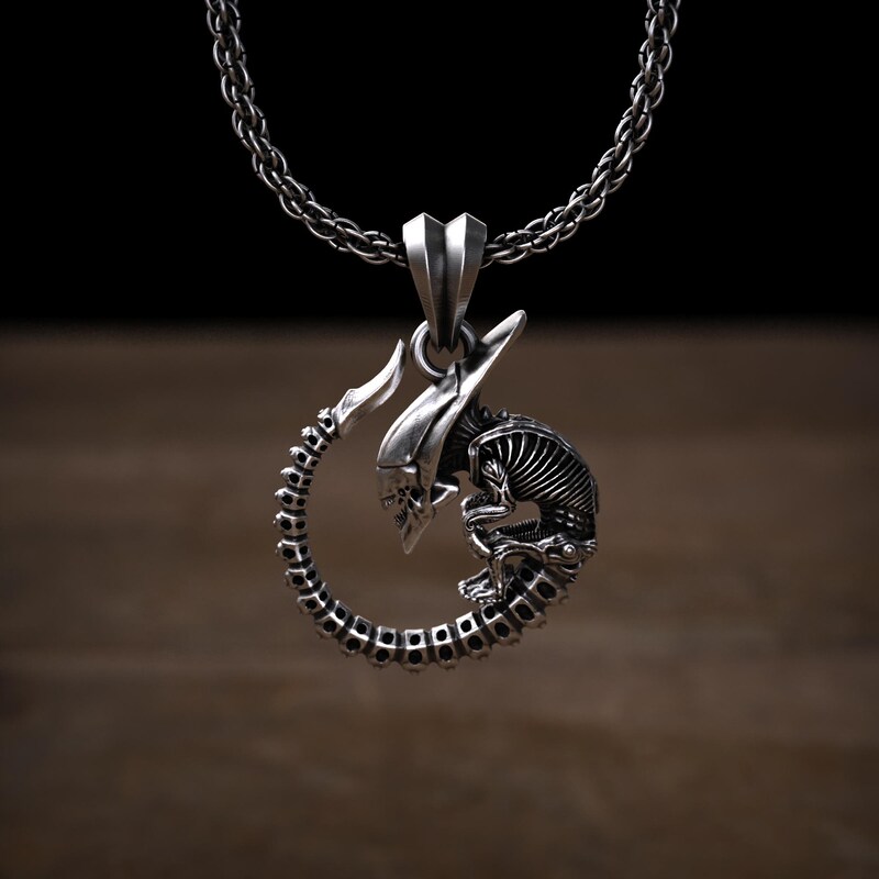 Xenomorph Charm Pendant - Etsy