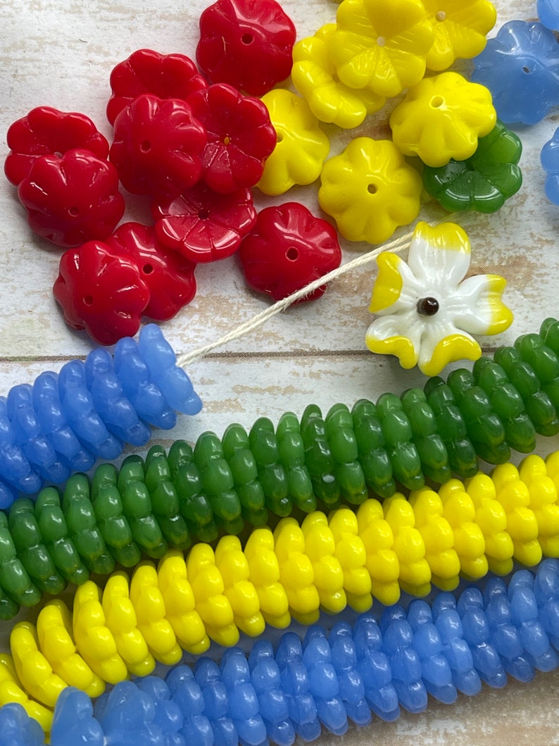 10mm Opaque Flower Beads, VINTAGE, 8pcs - Etsy