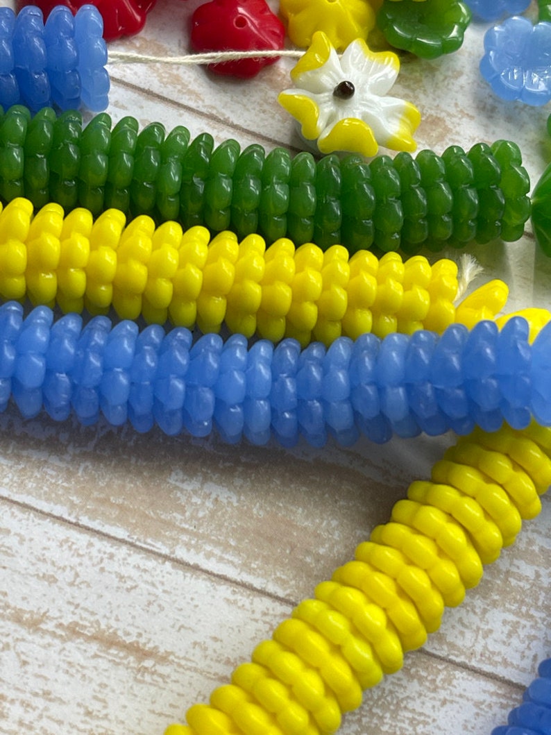 10mm Opaque Flower Beads, VINTAGE, 8pcs - Etsy