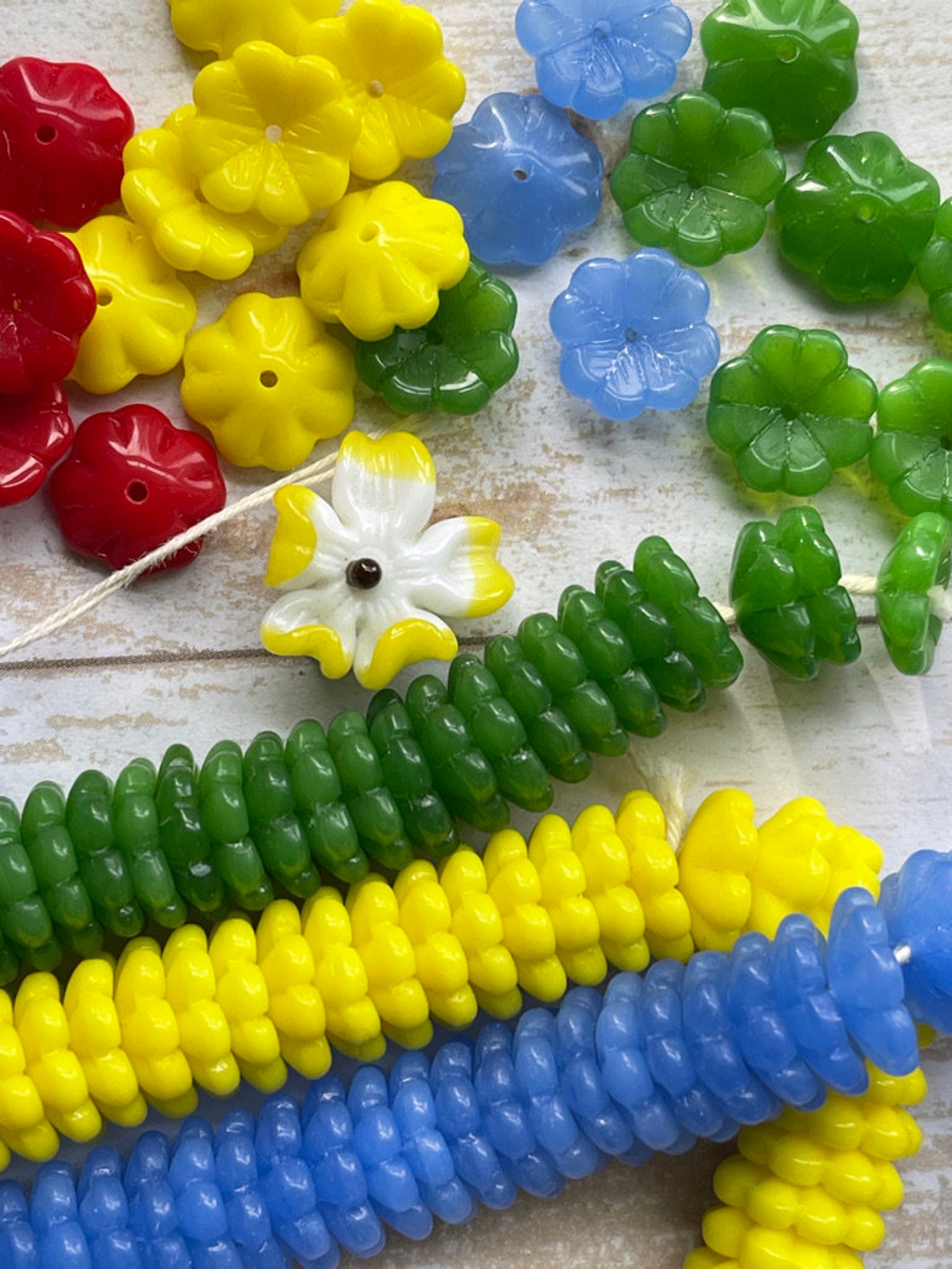 10mm Opaque Flower Beads, VINTAGE, 8pcs - Etsy