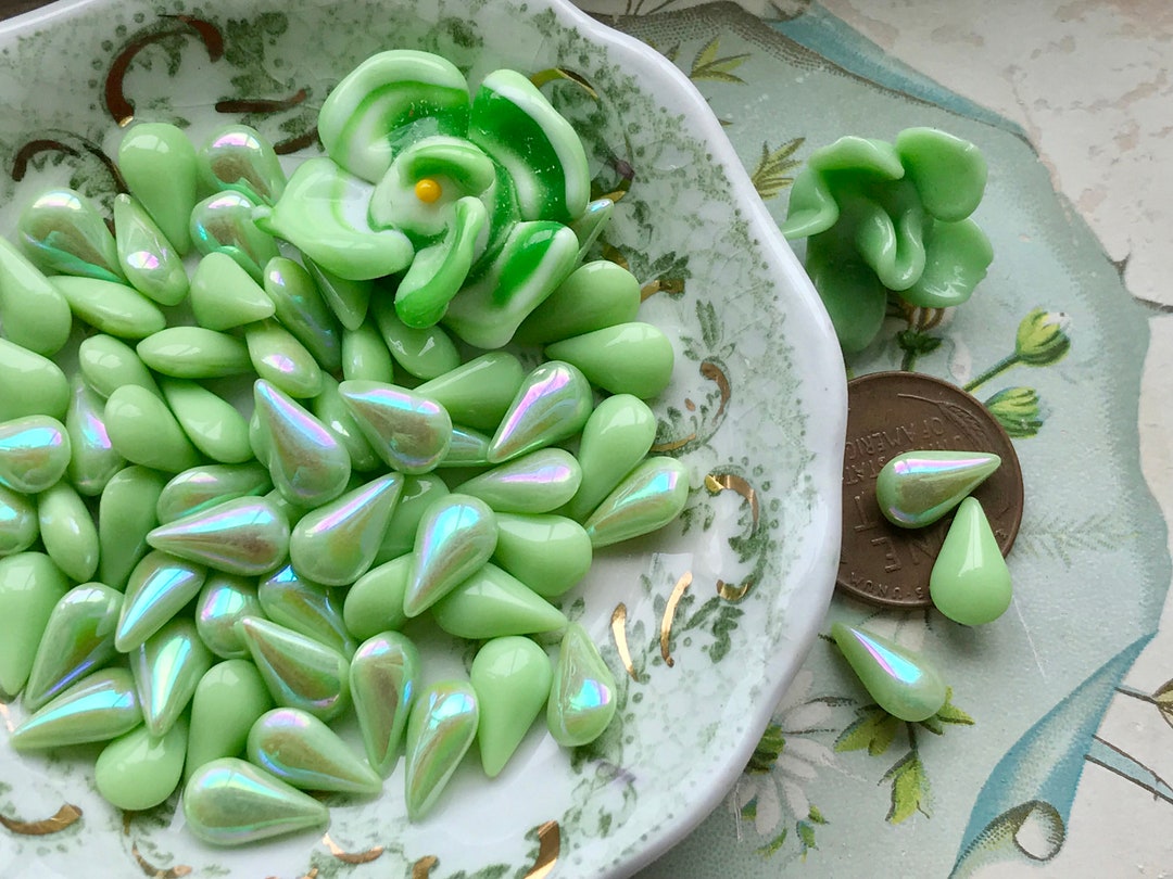 Aurora Borealis Chartreuse Glass Pears, Vintage Glass Pears 10/6mm ...
