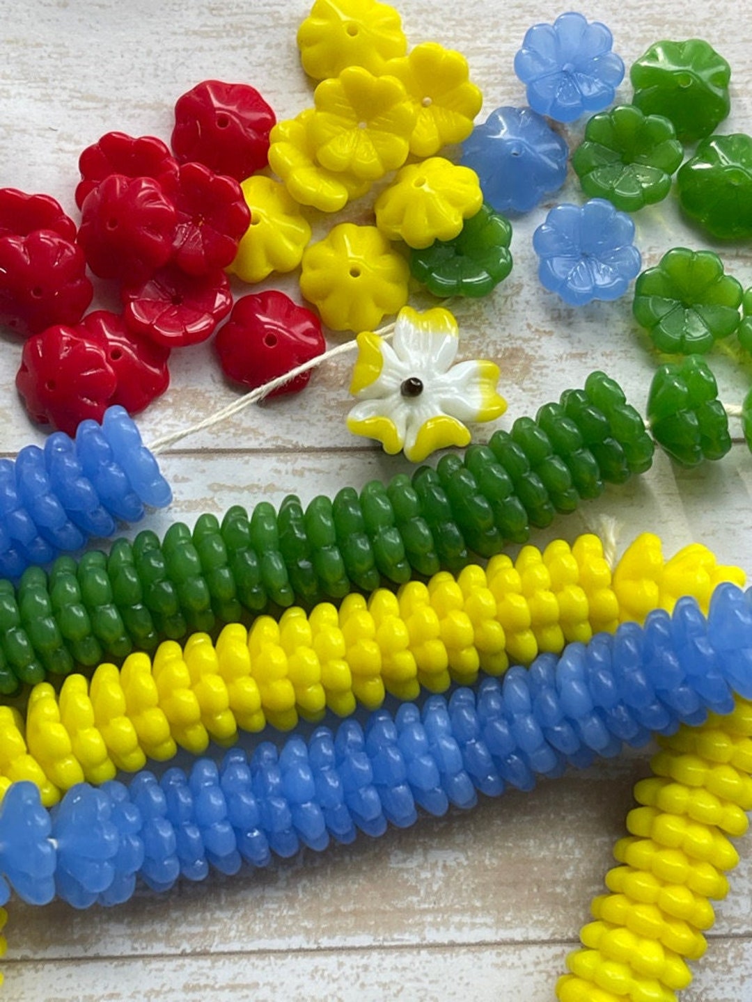 10mm Opaque Flower Beads, VINTAGE, 8pcs - Etsy