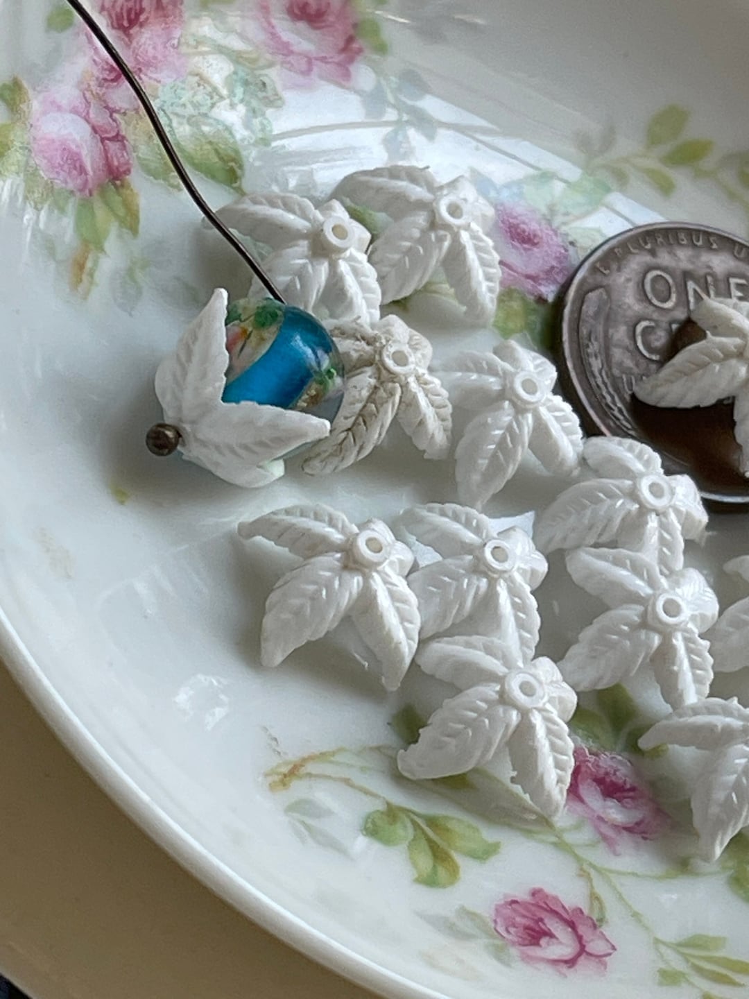Vintage Bead Caps, Leaf Bead Caps, White Plastic, 12pcs, Fits 9mm Bead ...