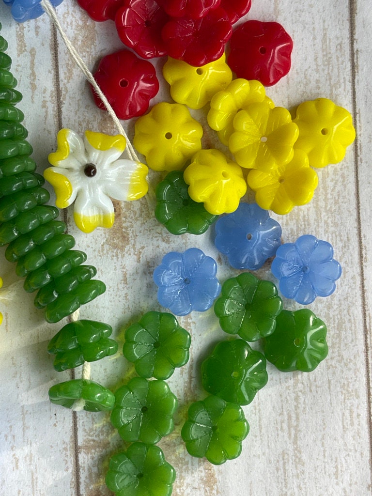 10mm Opaque Flower Beads, VINTAGE, 8pcs - Etsy