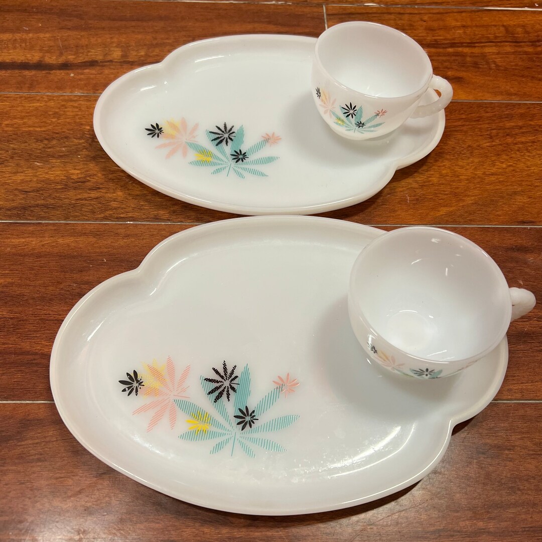 Vintage Federal Glass Atomic Weed Maple Leaves Plate and Teacup Set 4 ...