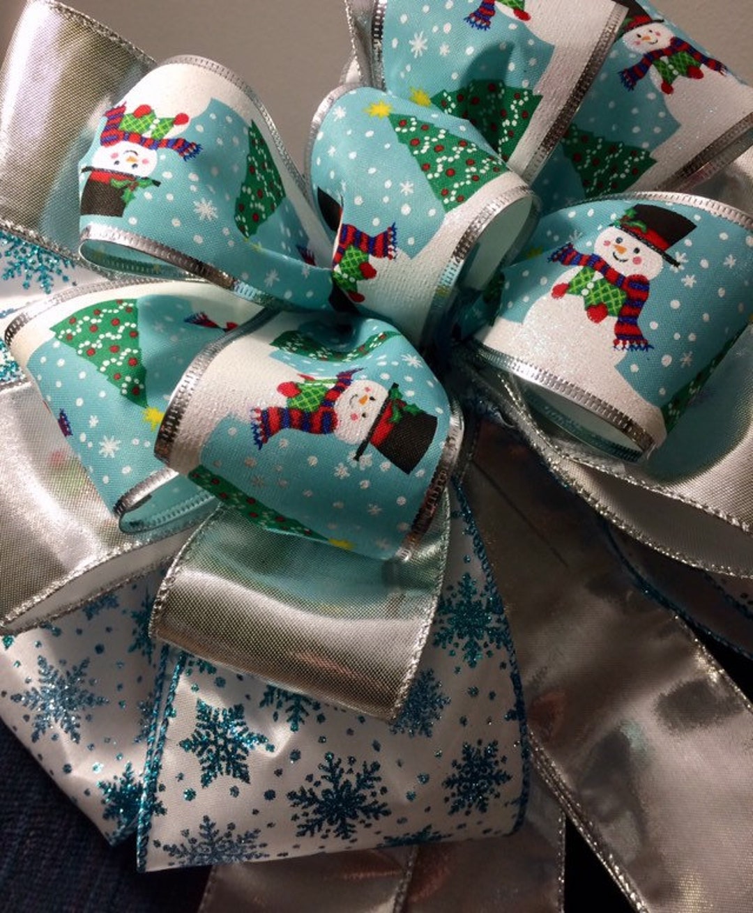 Blue Tree Topper Bow With Streamers Christmas Tree White Blue ...