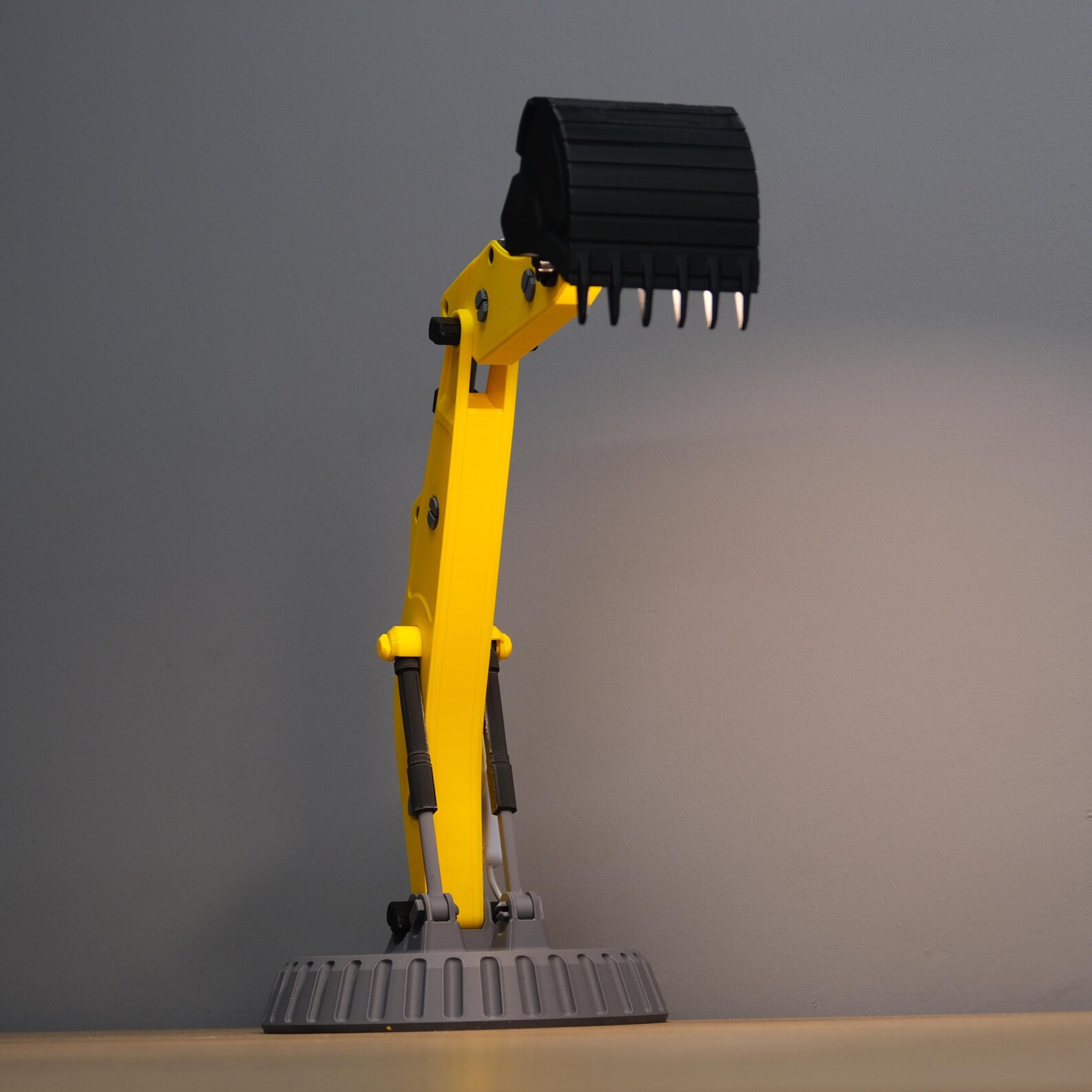 Excavator Lamp, Unique Decorative Desk Lamp, Kids' Room and Office ...