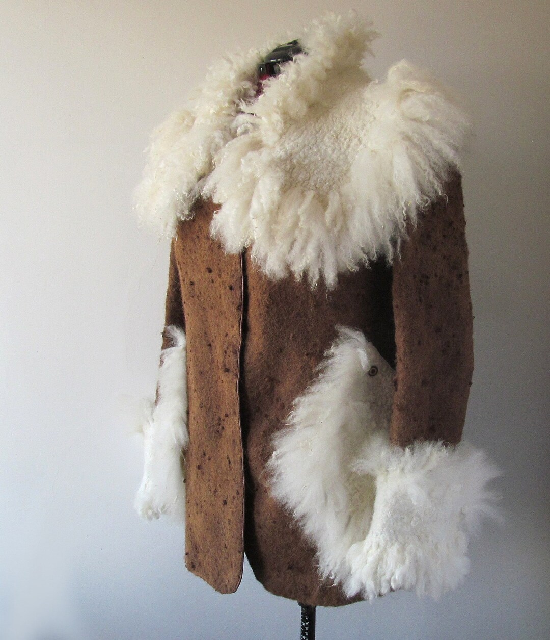 Chaqueta de fieltro Abrigo de piel de alpaca esponjoso beige Abrigo de ...