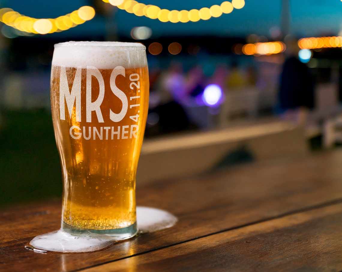 Lager Glasses Set of 2 Mr Mrs Beer Glassware Bar Accessories - Etsy