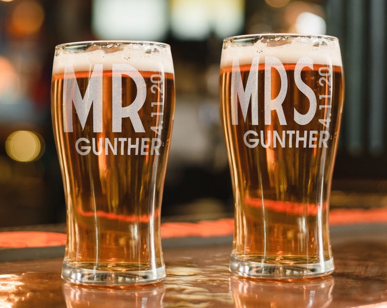 Lager Glasses Set of 2 Mr Mrs Beer Glassware Bar Accessories for Home ...