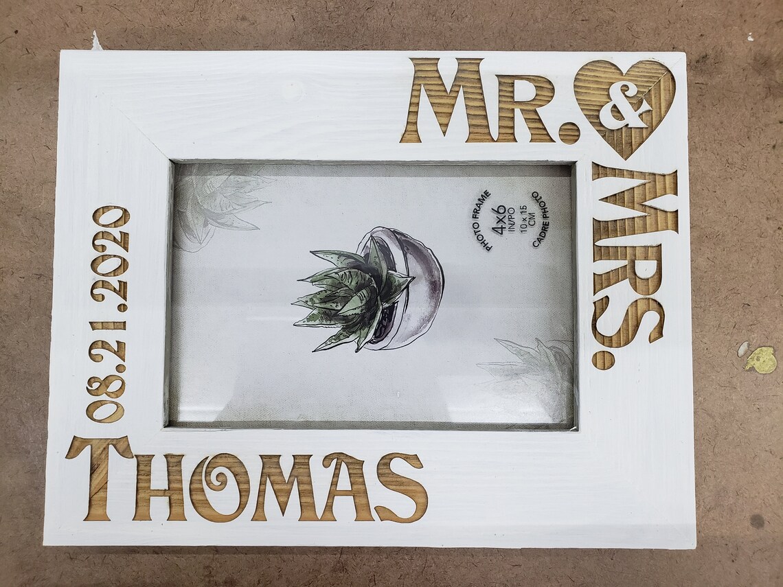 Personalized Mr & Mrs Picture Frame Wedding Gift for Newlywed - Etsy