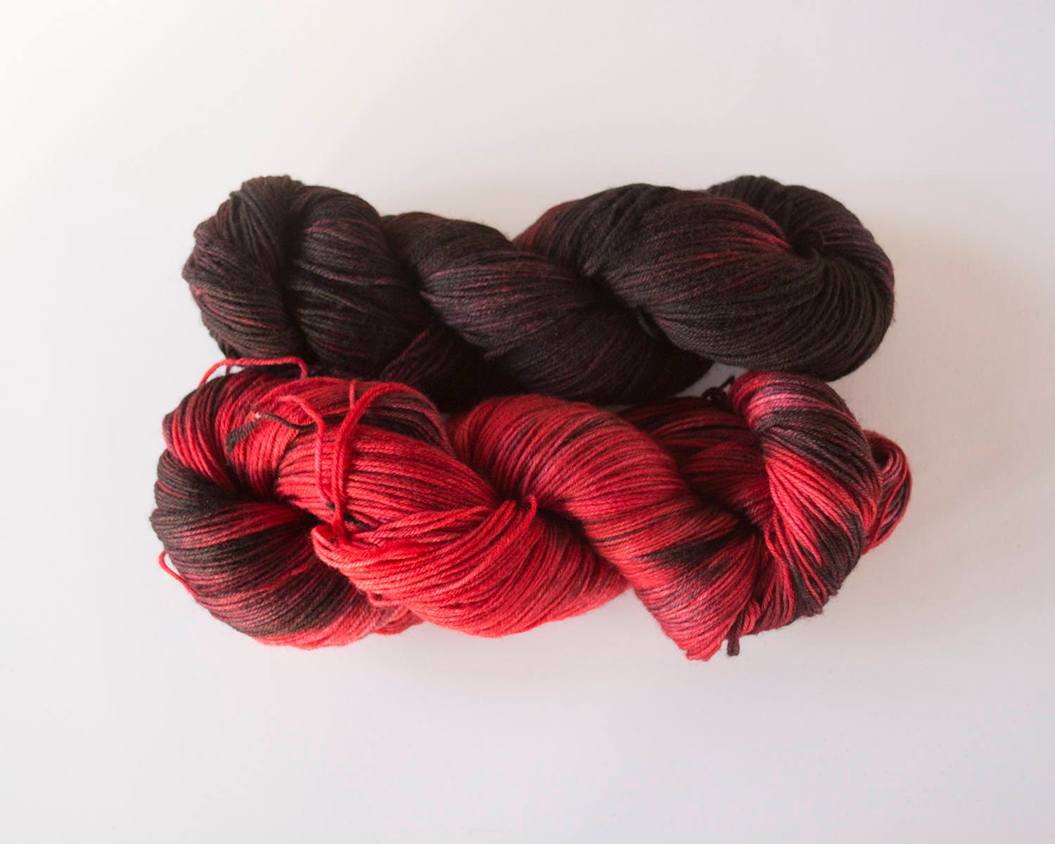 Red and black yarn valentine's day yarn knitting yarn | Etsy