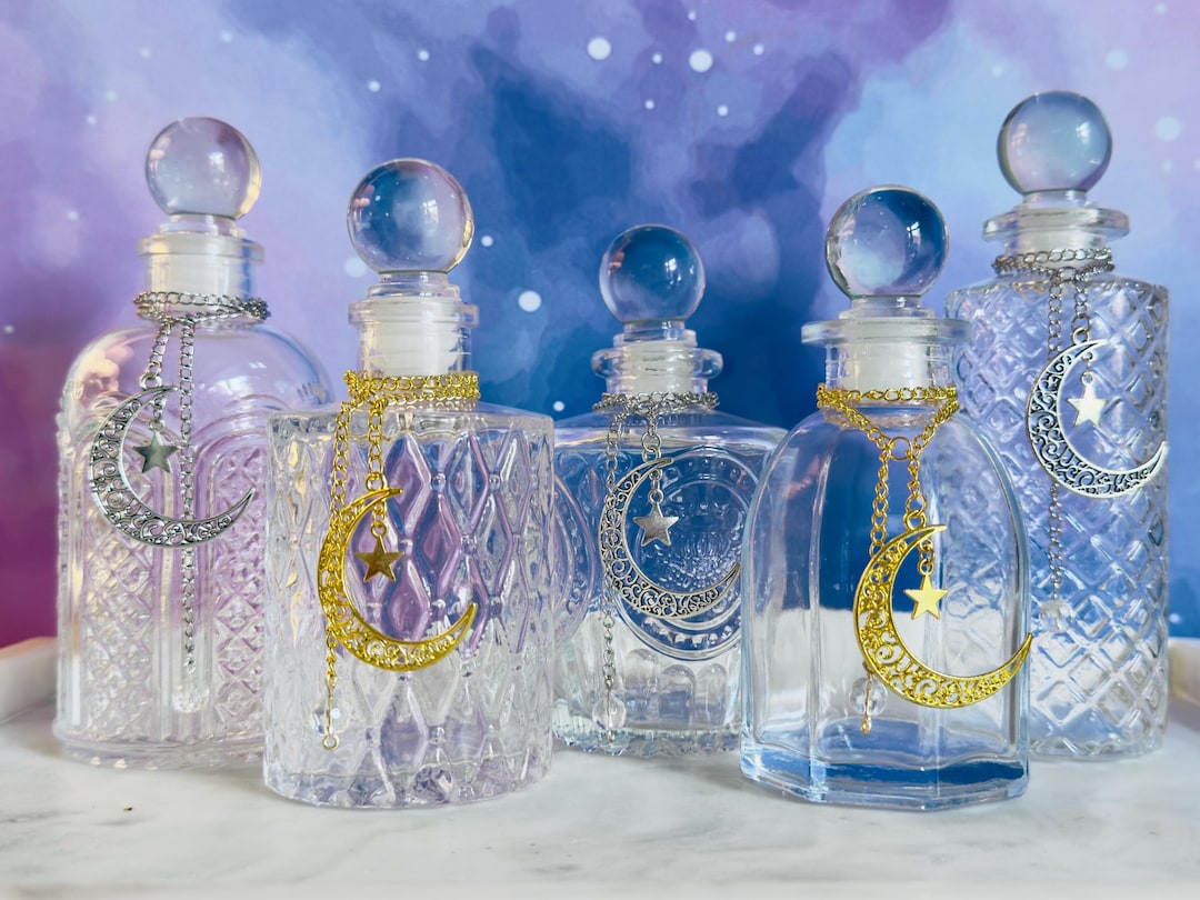 Glass Moon Water Decanter Ritual Kit: Quartz Crystal, Spell Cards ...