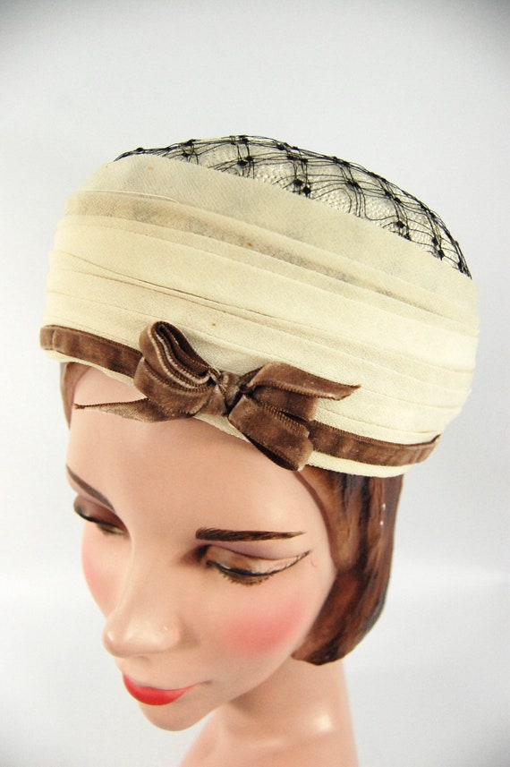 Early 1960s Ivory Straw Pillbox Hat by Juli-Kay Chica… - Gem