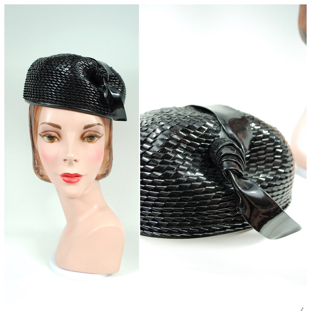1960s Shiny Black Hat by Roxanne Mod Vinyl and Cellophane Straw Pillbox ...