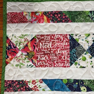 Twisted Ribbons Holiday Quilted Table Runner - Etsy