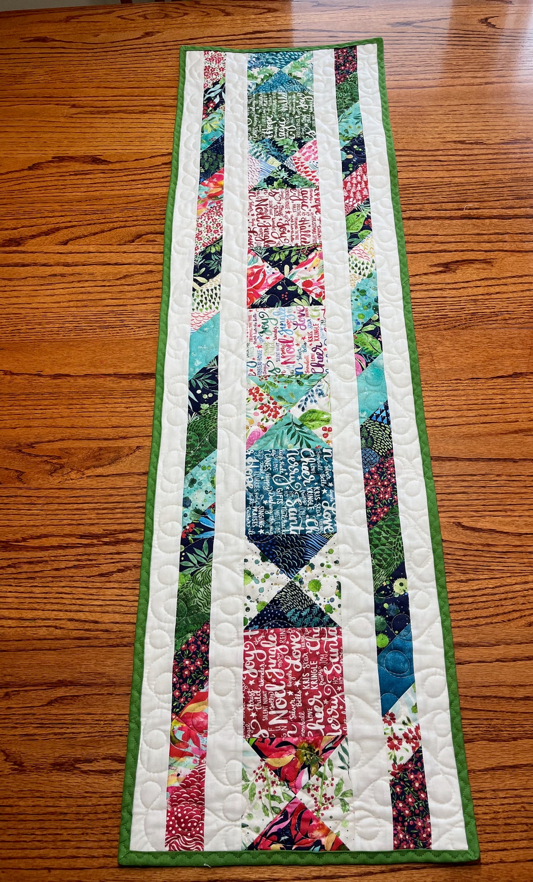 Twisted Ribbons Holiday Quilted Table Runner - Etsy