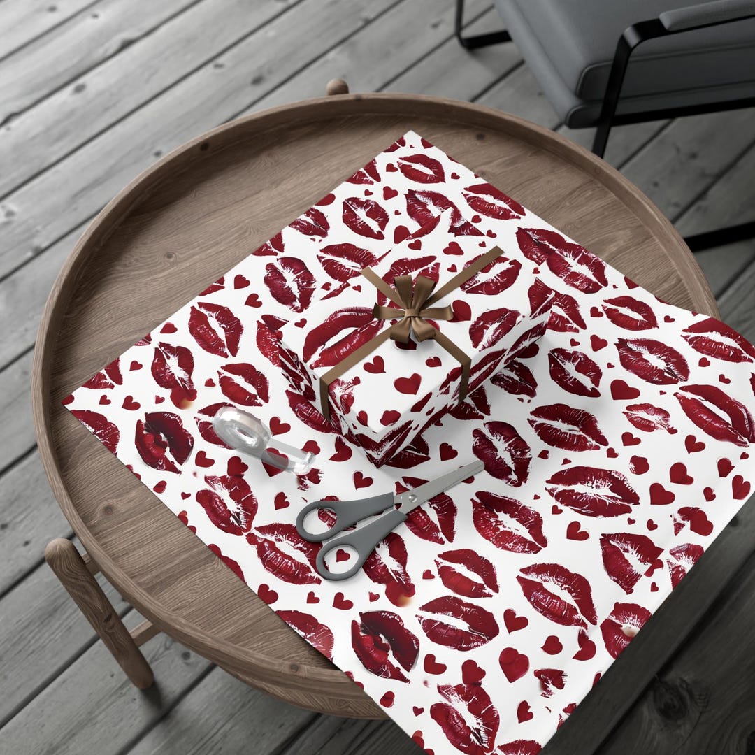 Romantic Kiss Pattern Gift Wrap Paper, Valentine's Day Wrap, Birthday ...