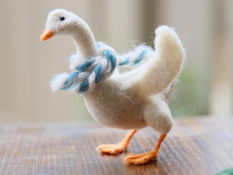 Tutorial PDF White Goose With Scarf, Standable Goose Doll Tutorial ...