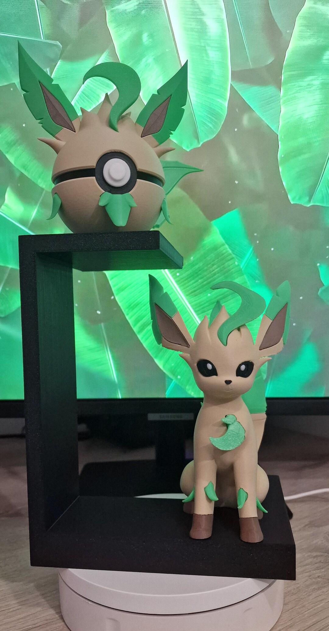 Leafeon Ball Collectors Set Leafeon Figure Exclusive Wall Display Stand ...