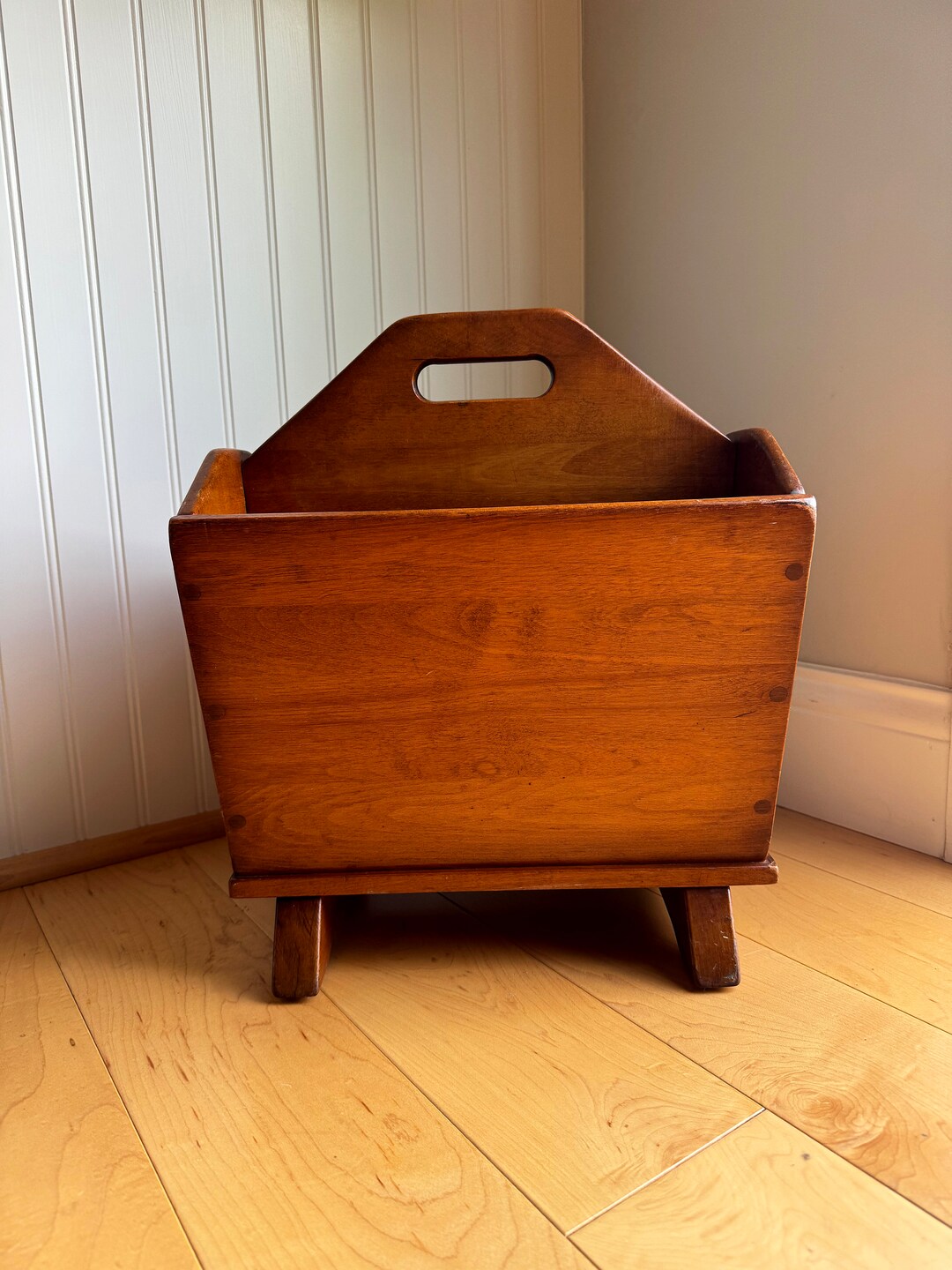 Cushman Colonial Creations Bromley Magazine Basket Rack No. 5303 ...