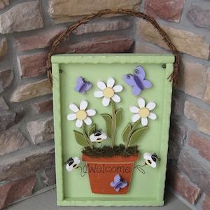 WELCOME FLOWER POT With Daisies, Butterflies and Bees for Home Decor ...
