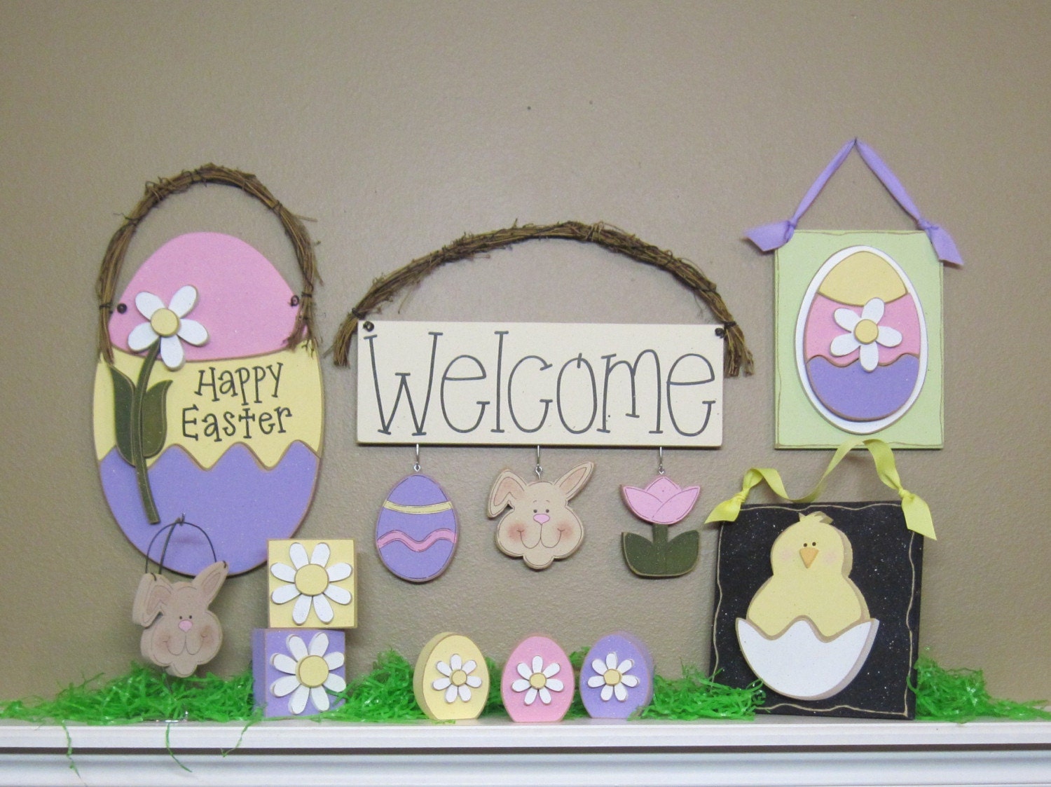 HATCHING EASTER CHICK on a Black Board for Easter Wall and Door Hanging ...