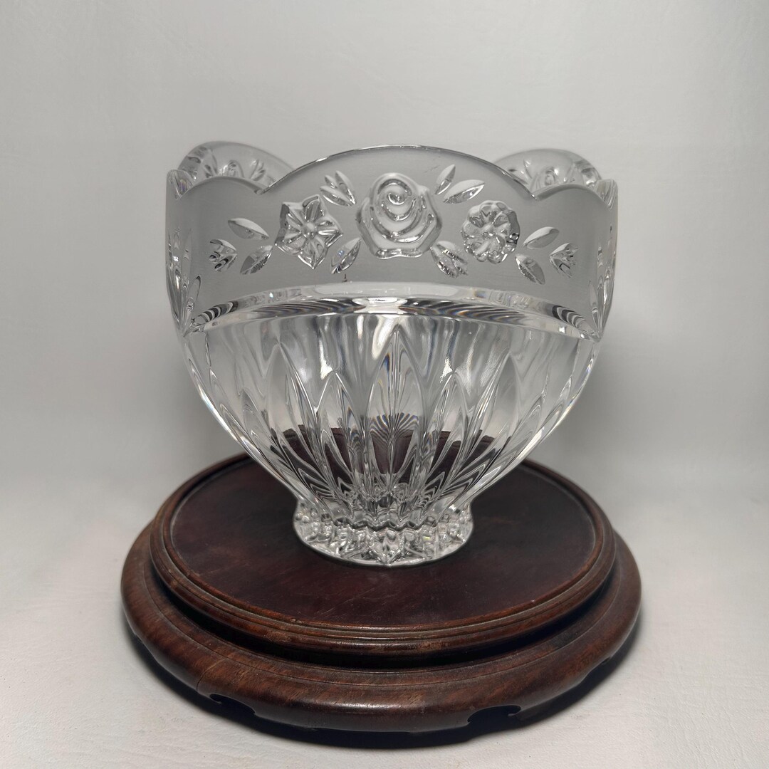 Vintage Oneida Frosted Flower Cut Crystal Hostess Candy Dish Decor Bowl ...