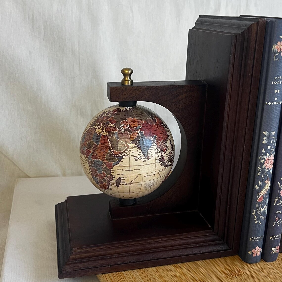 GLOBE BOOKEND / Set of 2 Retro Globe Bookends / Book Hold Ornaments for Bookshelf / Book Stopper ...