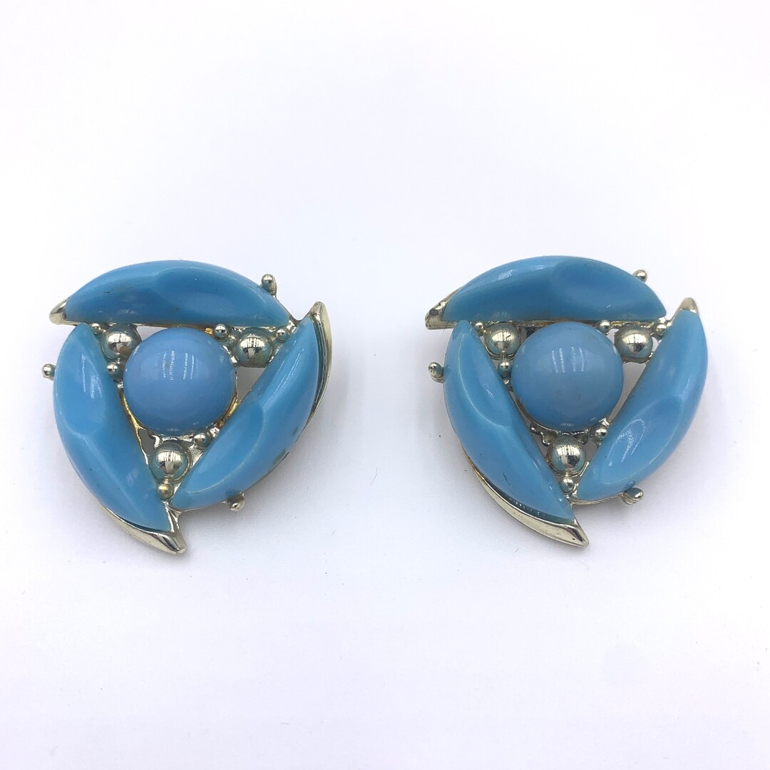 Blue Clip Earrings Vintage 50s Blue Lucite Gold Tone Metal - Etsy UK