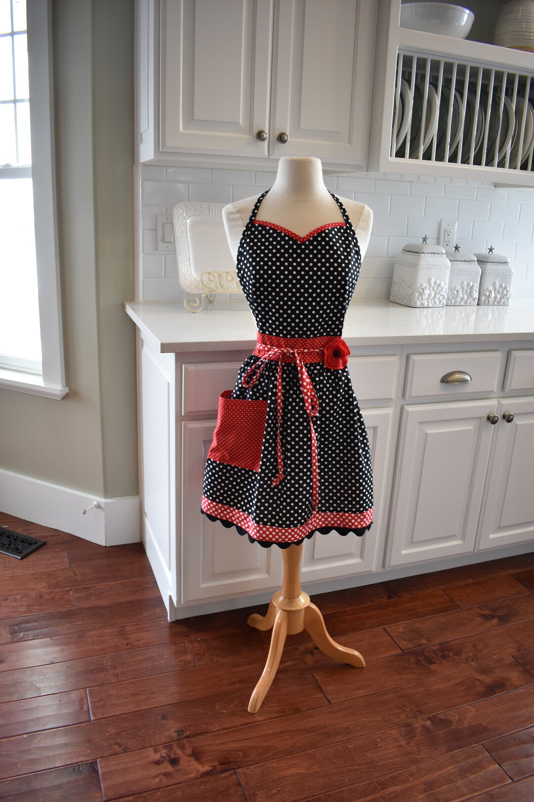 Cucina Cucina Kitchen Apron in Red and Black Dot Retro Modern Women's ...