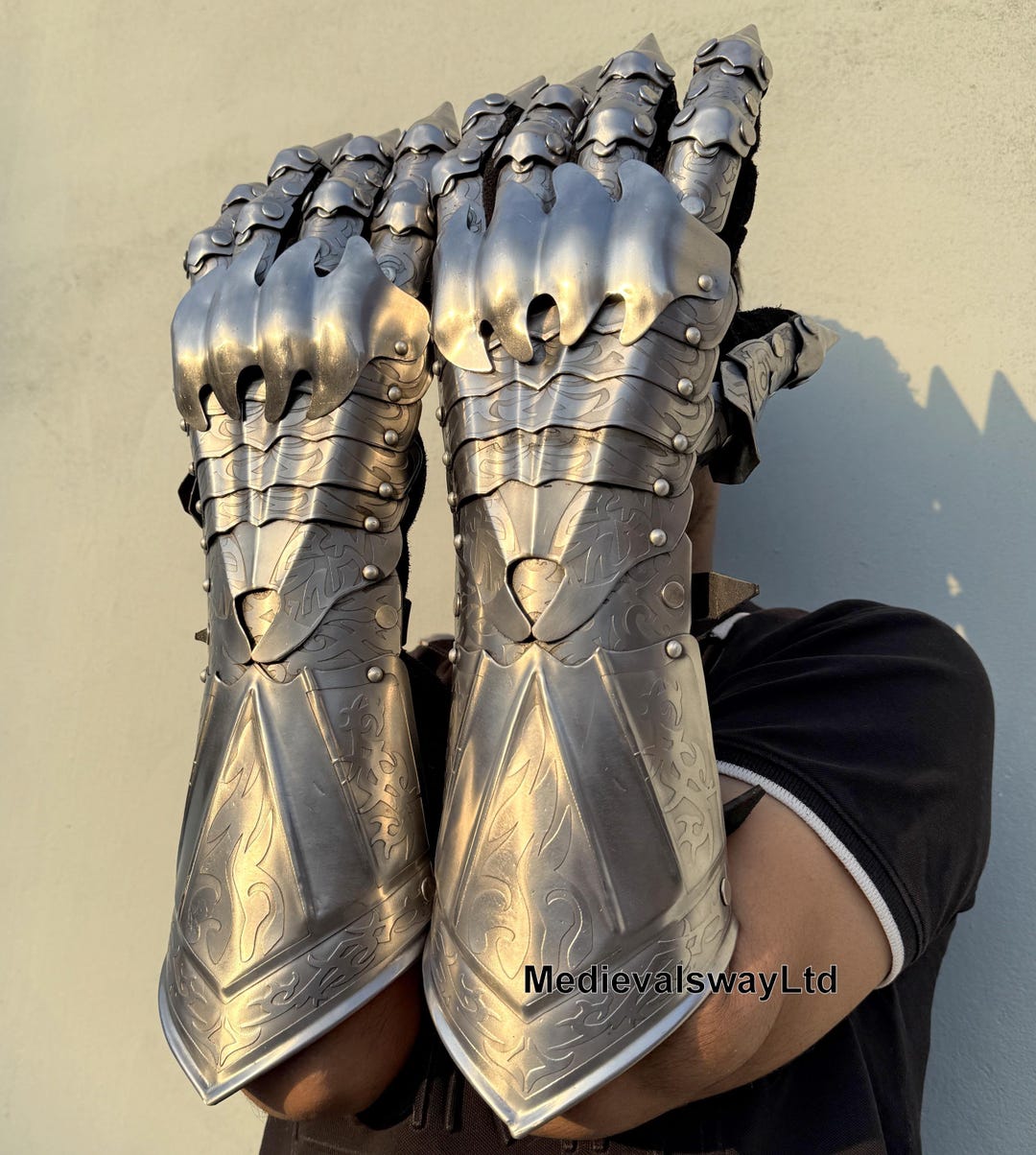 Nazgul Etched Gauntlets | Nazgul Gloves Etched Medieval Gauntlets ...