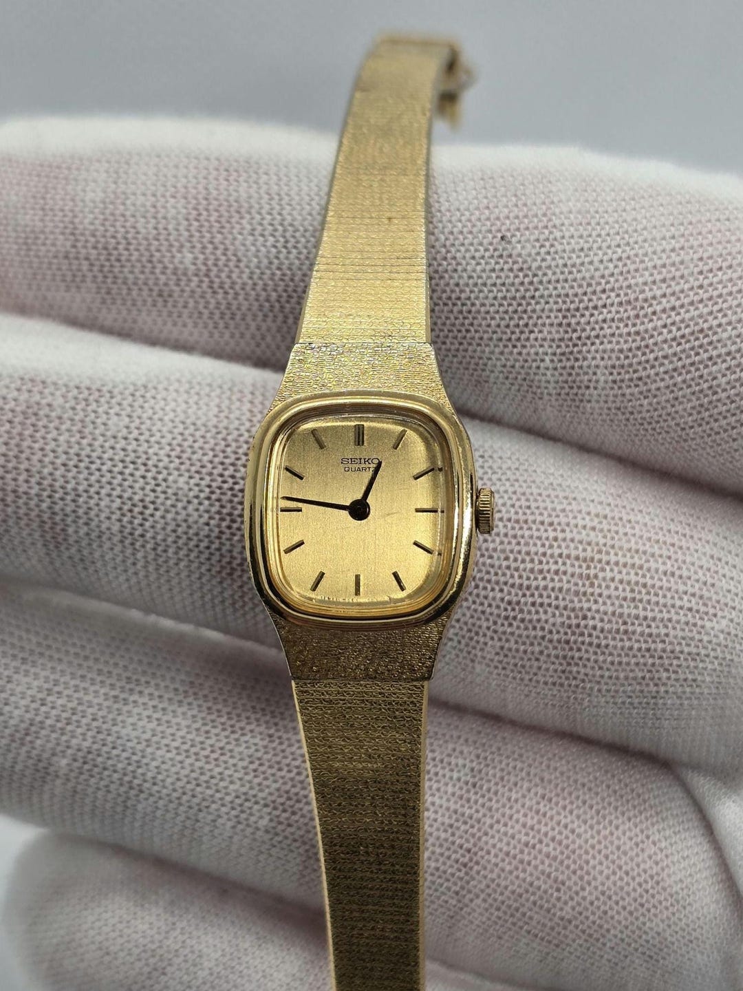 Retro SEIKO Small Square Gold Watch Vintage Women's Timepiece ...