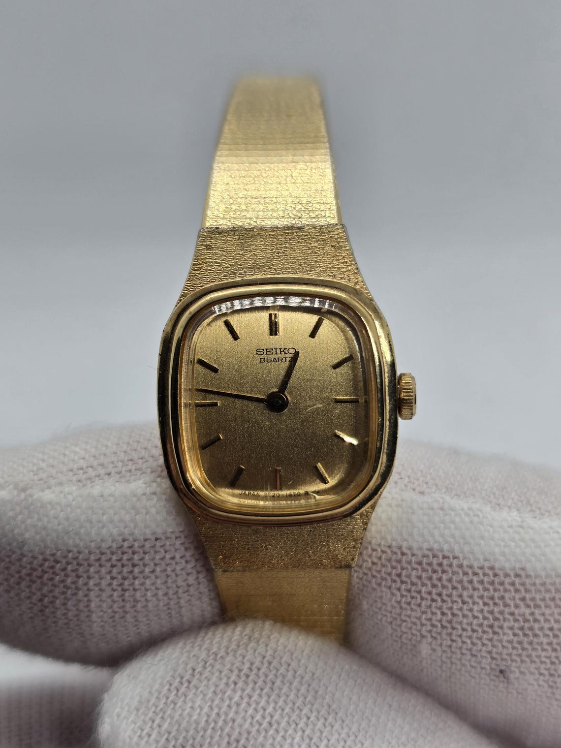 Vintage SEIKO Small Square Ladies Gold Tone Quartz Watch / Classy ...
