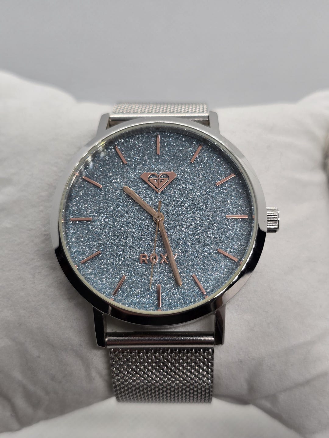 Roxy Quiksilver 40mm Unisex Watch Silver Tone Case Blue Glitter Dial ...