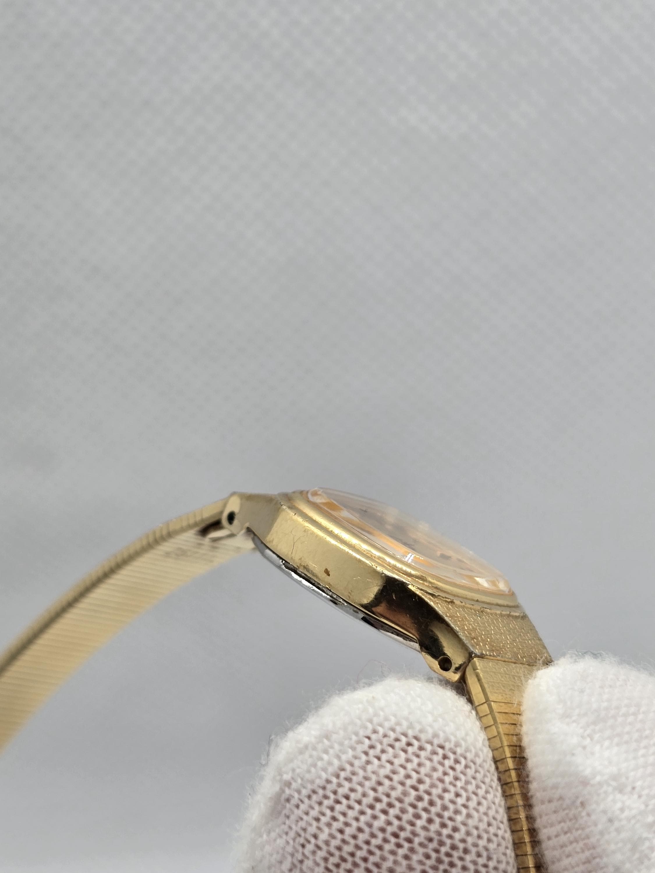 Vintage SEIKO Small Square Ladies Gold Tone Quartz Watch / Classy ...