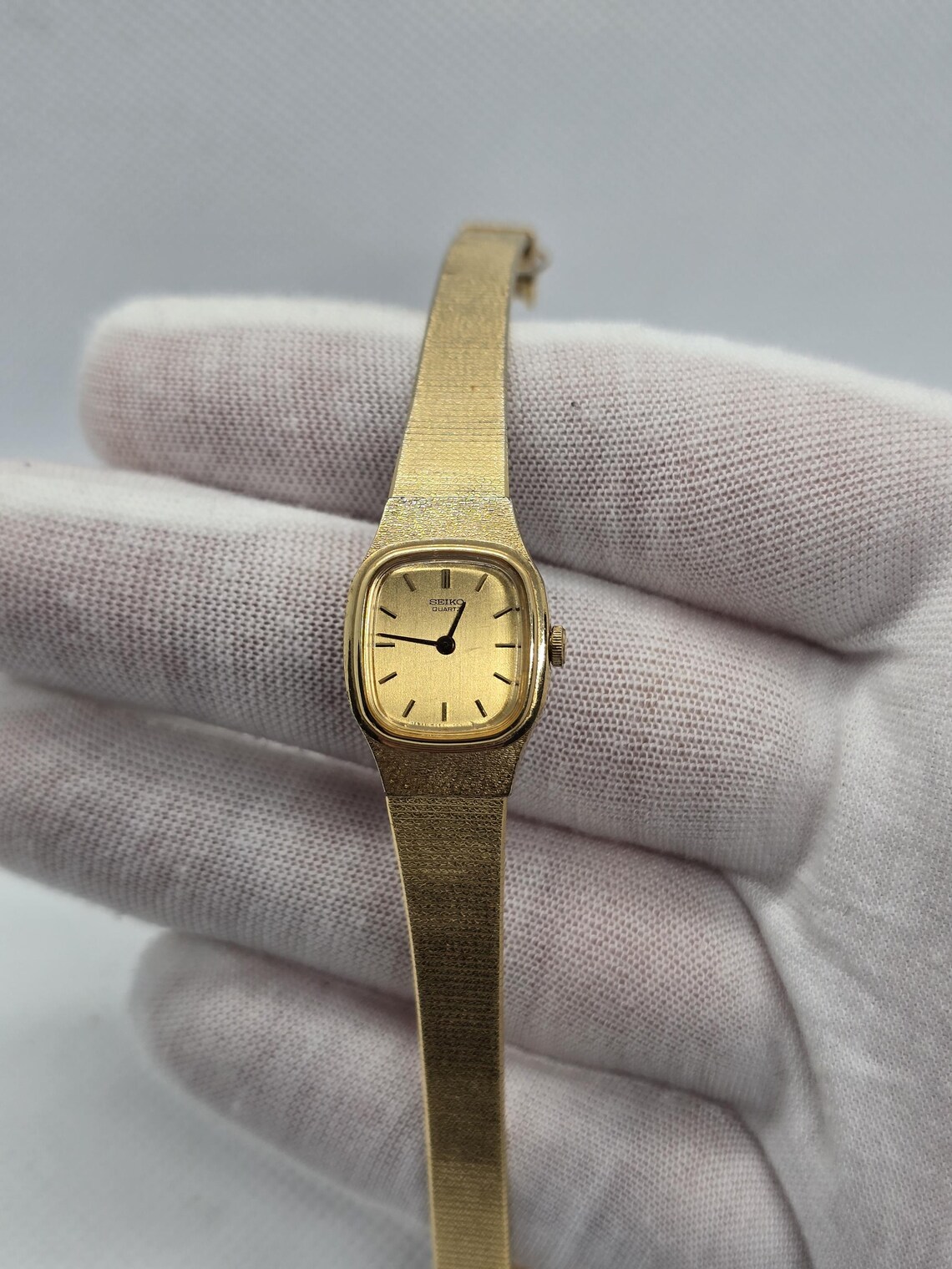 Vintage SEIKO Small Square Ladies Gold Tone Quartz Watch / Classy ...