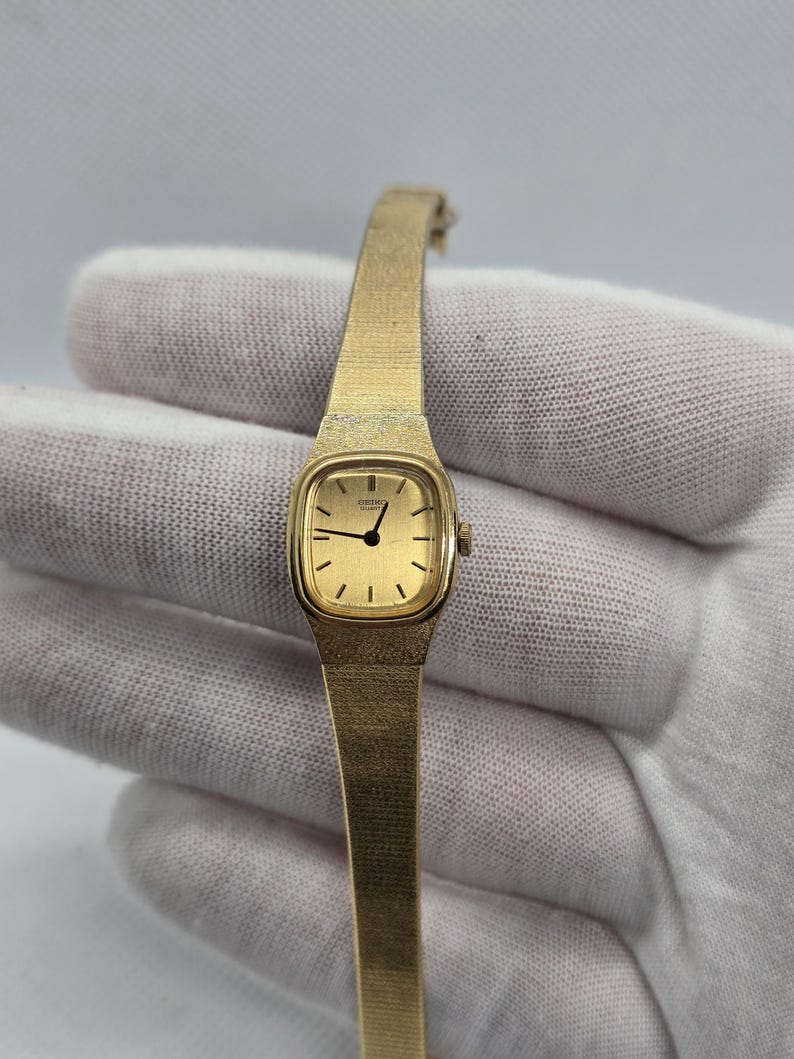 Vintage SEIKO Small Square Ladies Gold Tone Quartz Watch / Classy ...