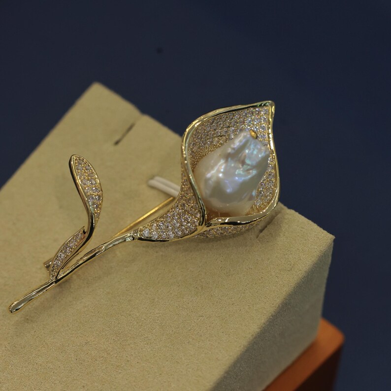 Handmade Baroque Pearl Calla Lily Brooch: 14K Gold Floral Pin - Etsy