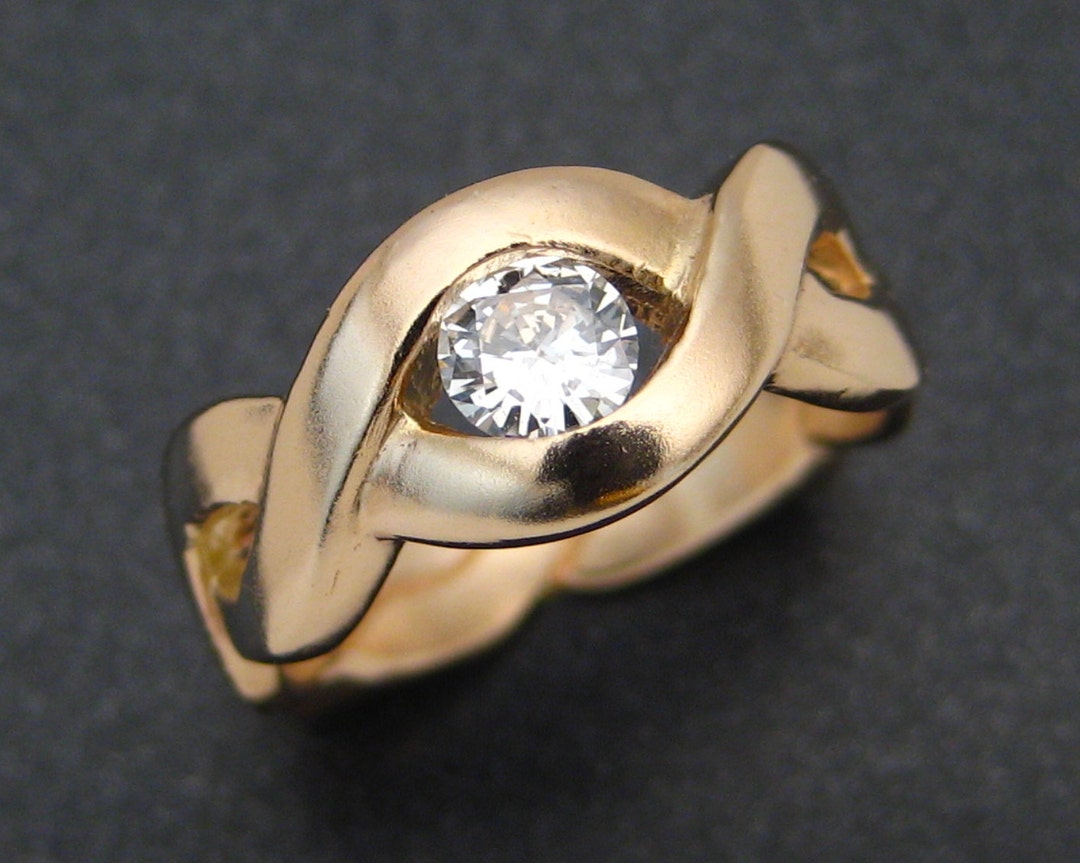 Diamond Moebius Strip Ring - Etsy