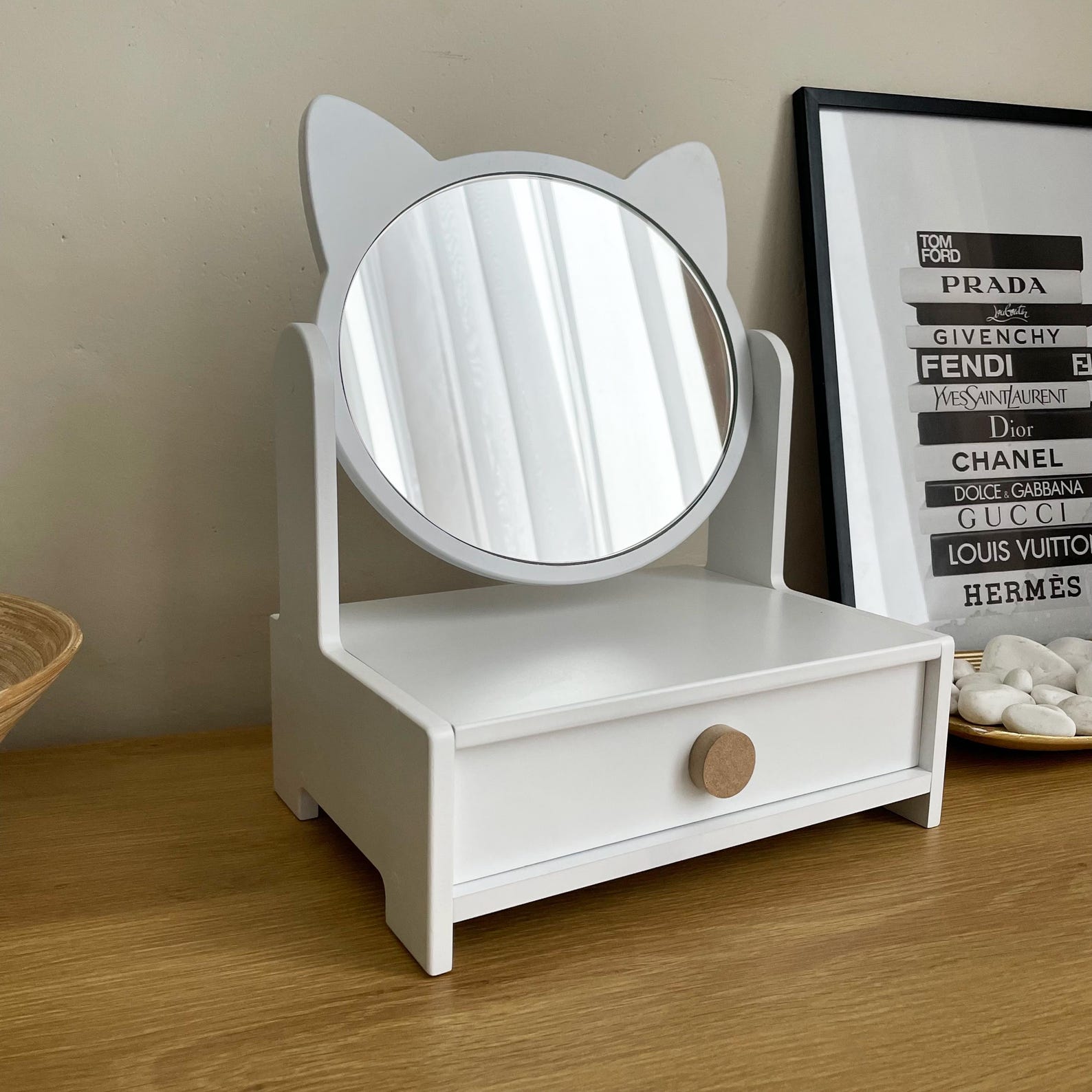 Elegant Mini Vanity Table – Perfect for Makeup and Beauty Essentials ...