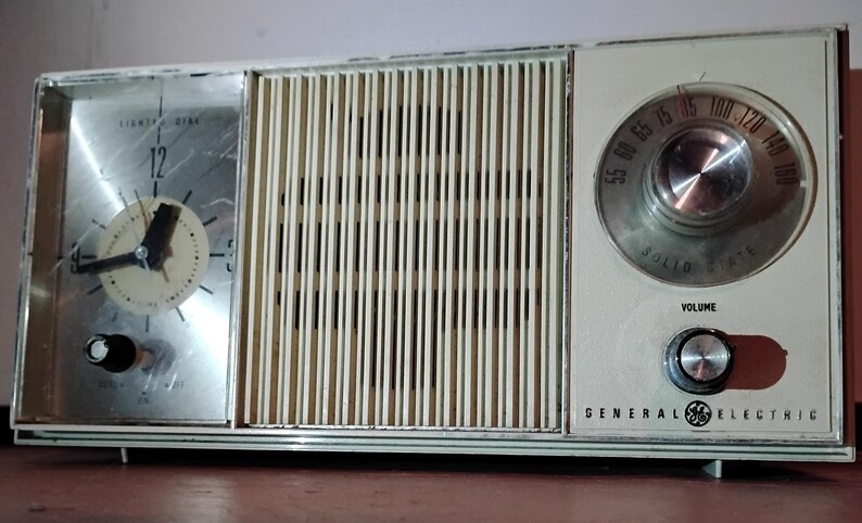 Vintage Clock Radio - Etsy