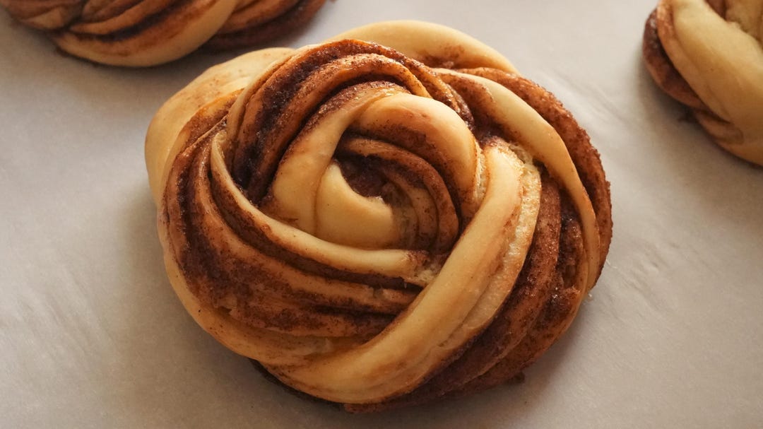 Cinnamon Braided Bread, Soft, Fluffy, and Rich in Warm Cinnamon Flavor ...