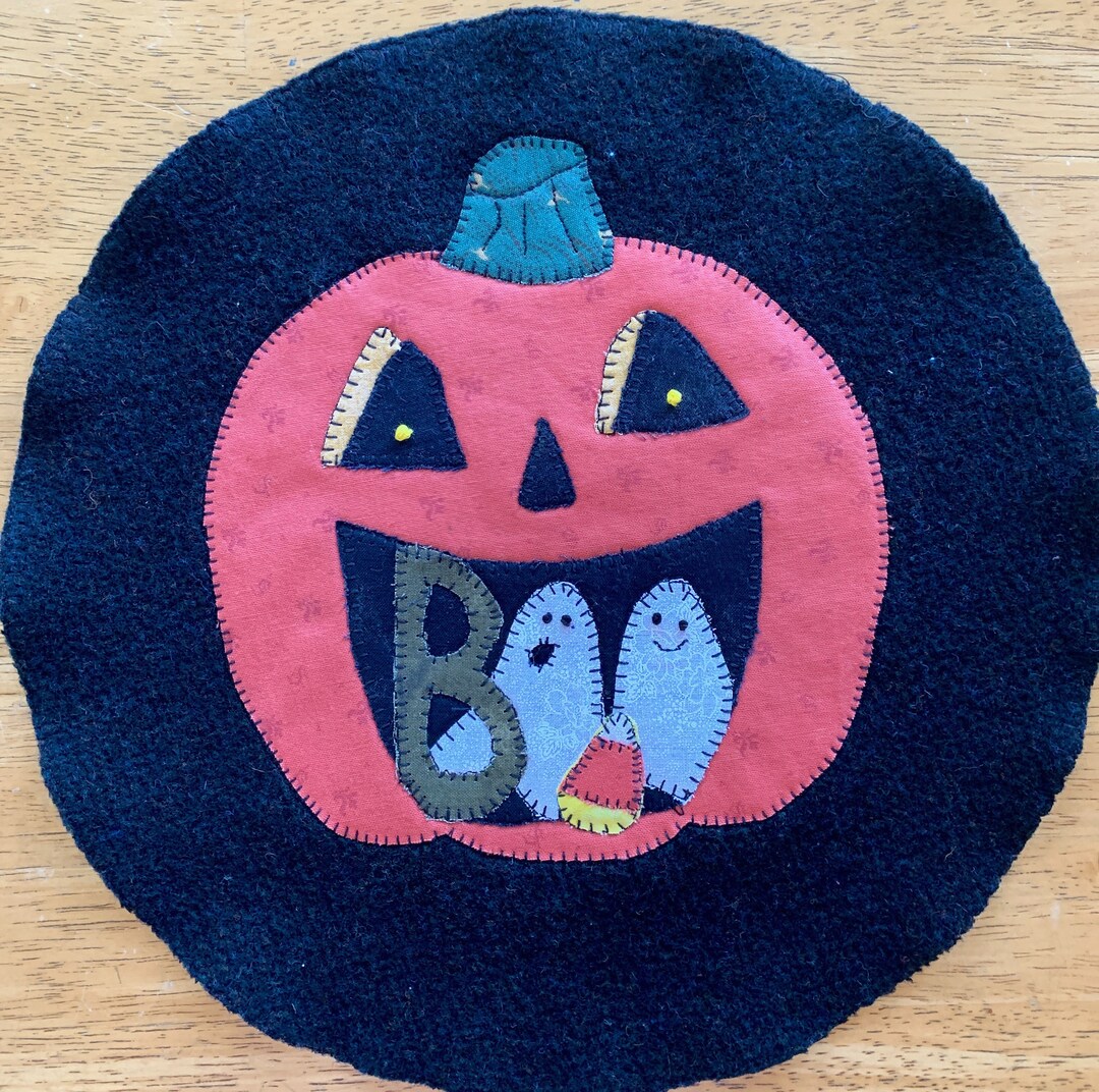 Appliquéd Halloween Pumpkin Table Topper/pumpkin and Ghosts Appliqué ...