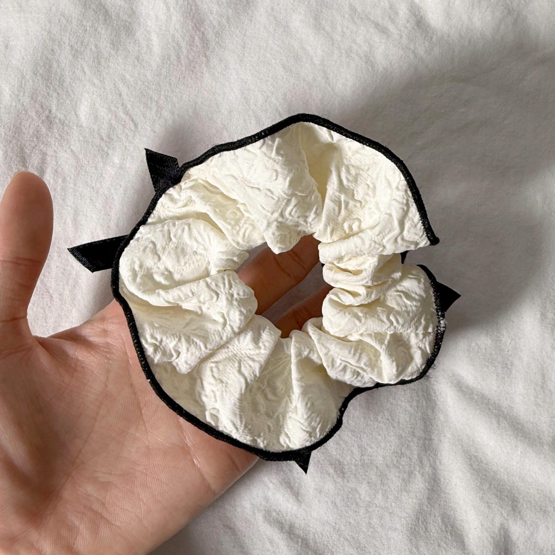 Bow Scrunchie Elastic Hair Tie Trendy Lace Scrunchie Set Trendy Hair ...