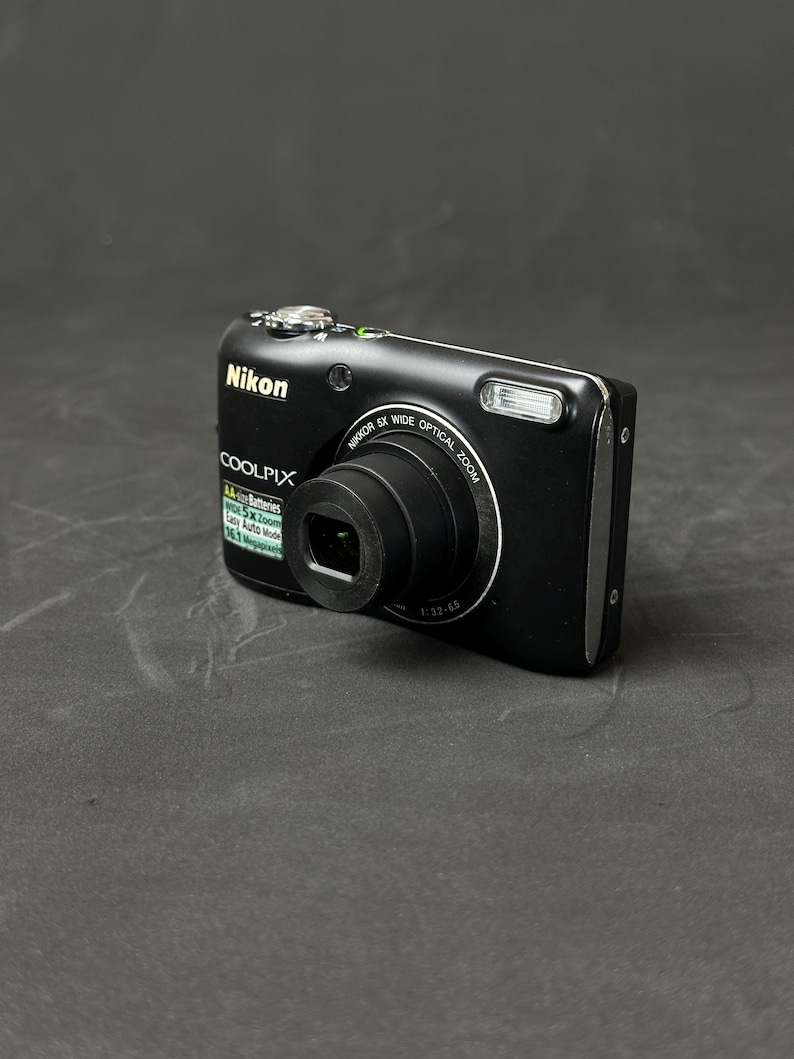 Vintage Nikon COOLPIX L26 Digital Camera | Retro Compact Point-and ...