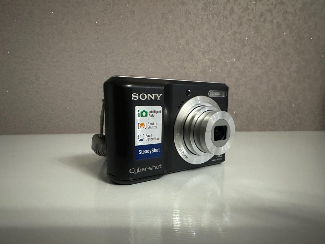 Sony Cyber-shot DSC-S2000 Black Compact Digital Camera, Y2K Digital ...