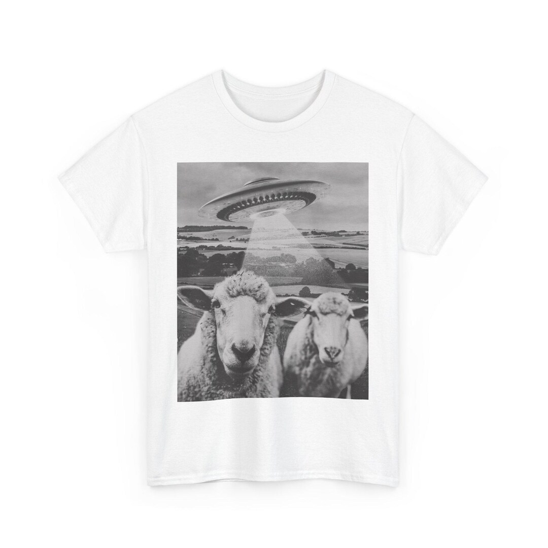 Retro Alien Sheep T-shirt, Vintage Sci-fi Animal Tee, Unique Space ...